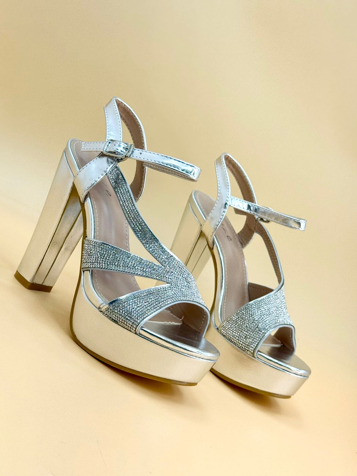 NEW , WOMEN SHOES HEELS W176